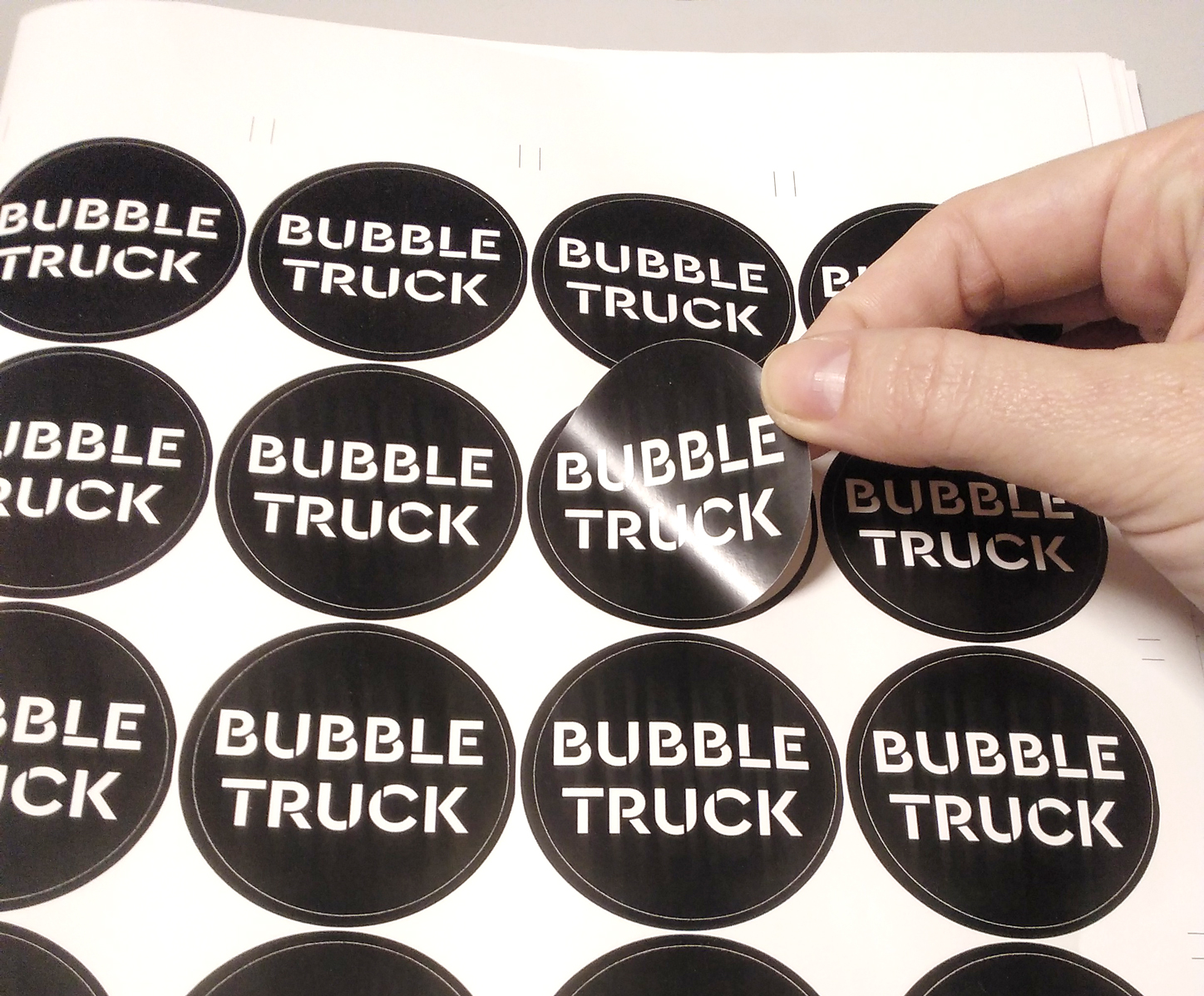 Adhesivos troquelados - Pivot Digital